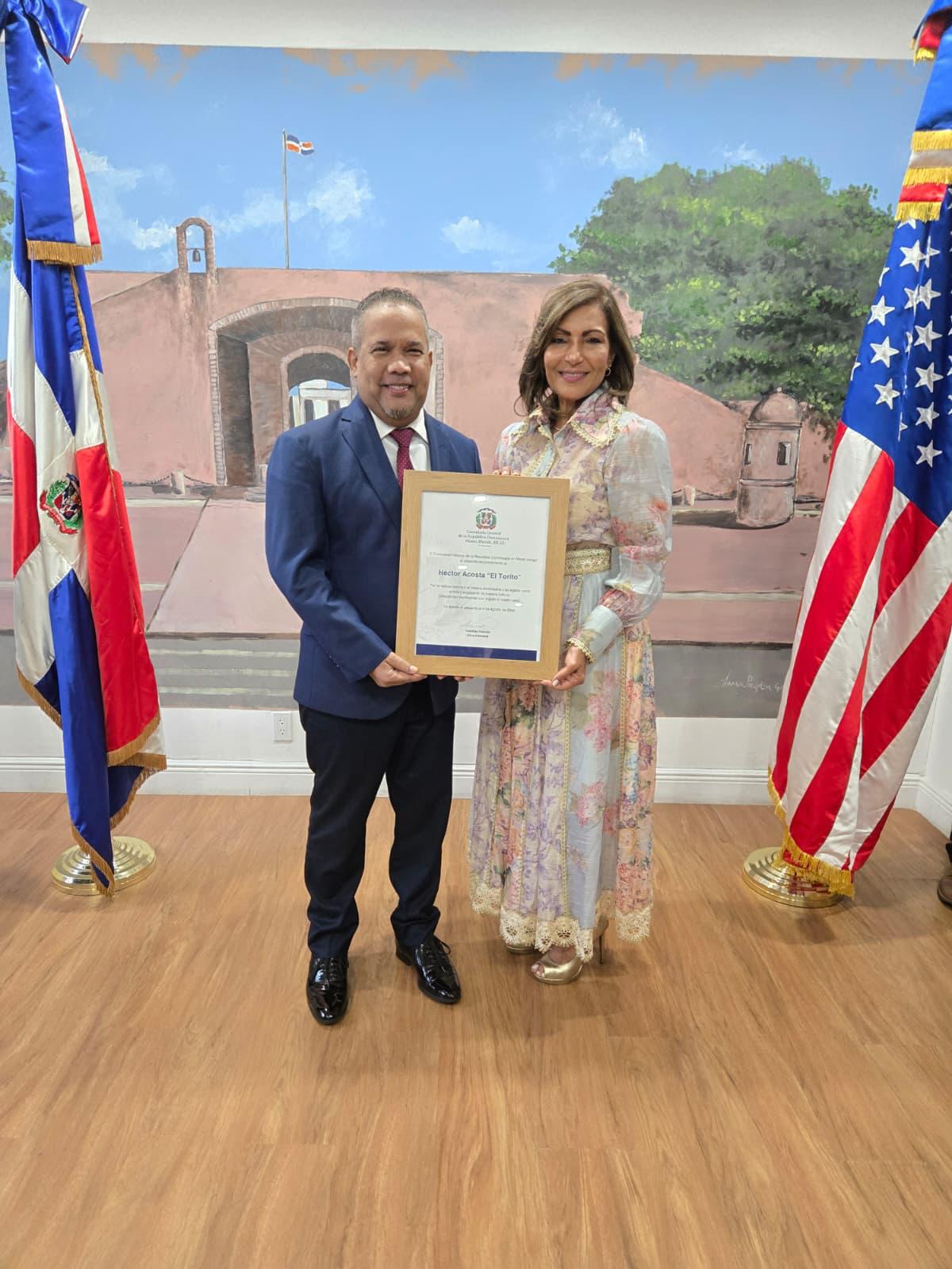 Reconocimiento a Héctor Acosta "El Torito" - Consulado General de la ...