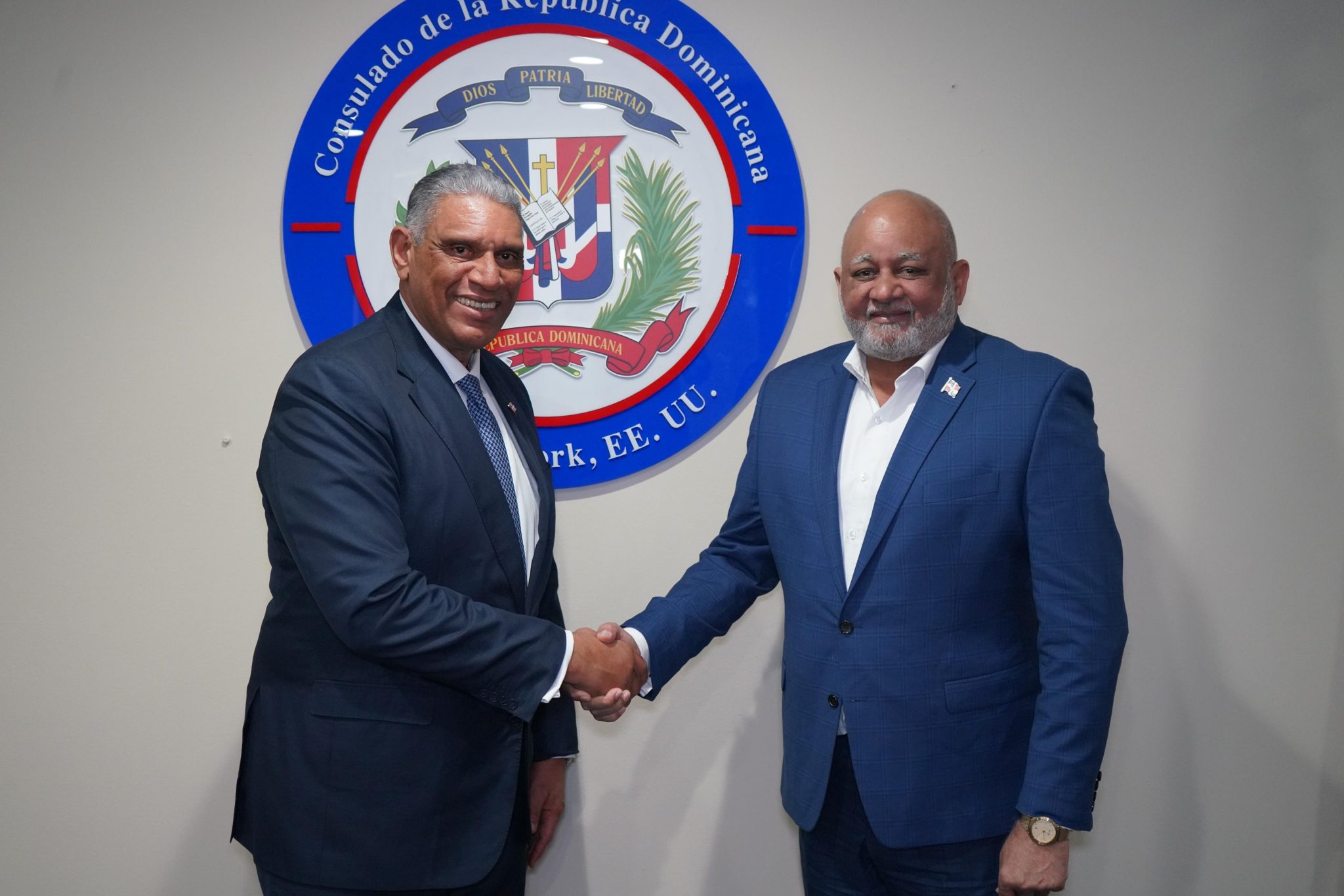 Cónsul de NY y Roberto Furcal Impulsarán Proyectos Educativos en el ...